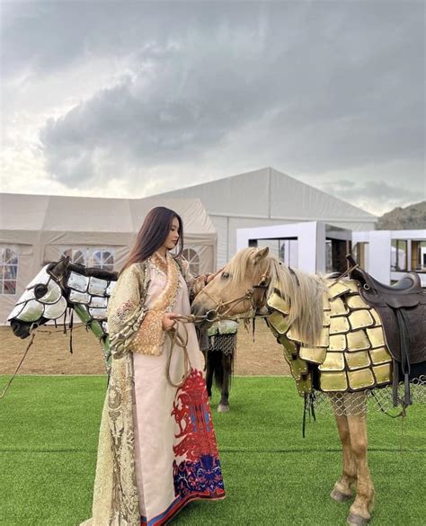 Дээлтэй Өнөөдрийн харсан хамгийн гоё зураг 🐎 ️ Бид чинь морио дээдэлдэг ард түмэн шүү дээ 🇲🇳