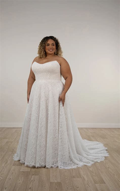 Timeless Elegance Simple Elegant Lace Plus Size Wedding Gown