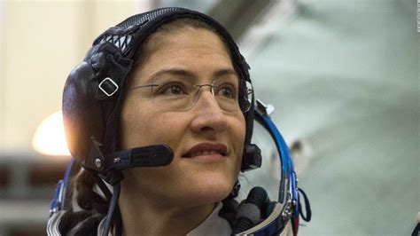 Astronauta De La Nasa Hace Lecturas Virtuales Para Niños En Cuarentena