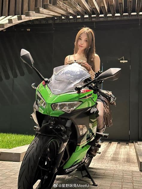 分享一下自己穿着星野咪兔睡衣拍的作品，感觉自己变身成为了小兔子~ 瑟涩枕