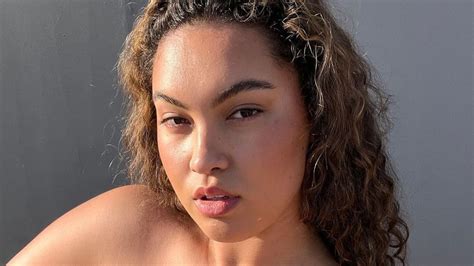 Nur Mit Muschel So Heiß Posiert Gntm Siegerin Vivien
