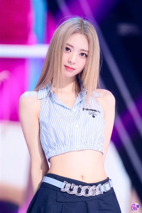 220717 Itzy Yuna Sneakers At Sbs Inkigayo Kpopping