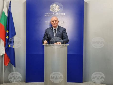 Увеличението на учителските заплати конкурсите за директори в 276