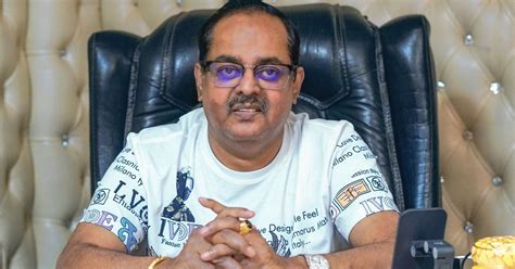 শিল্পীদের নগদ ১০ লাখ টাকা ঈদ উপহার দিলেন ডিপজল