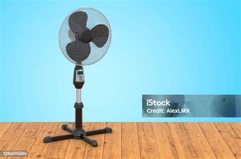 나무 판자 위에 서있는 받침대 전기 팬 3d 렌더링 선풍기 전기 설비에 대한 스톡 사진 및 기타 이미지 선풍기 전기 설비 받침대 탁자 Istock
