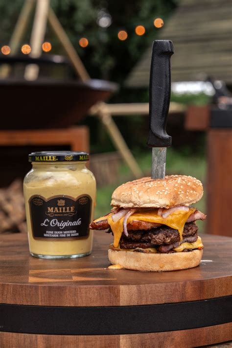 Geflambeerde Hamburger Met Kaas En Spek Recept