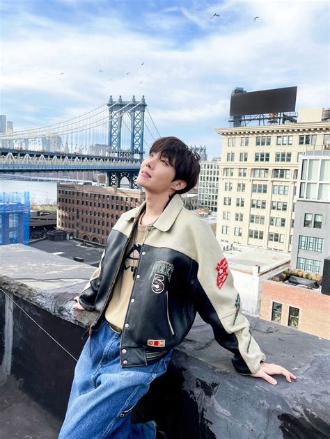 Bts Community Post 제이홉 편견을 깨는 사람인데 너무 매력적입니다하지만 그를 더 끌리는 것은 그의