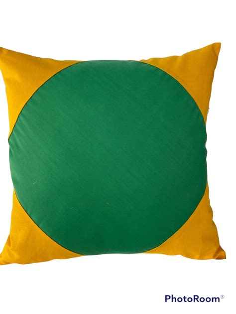 Ногоон шар хосолсон дэр