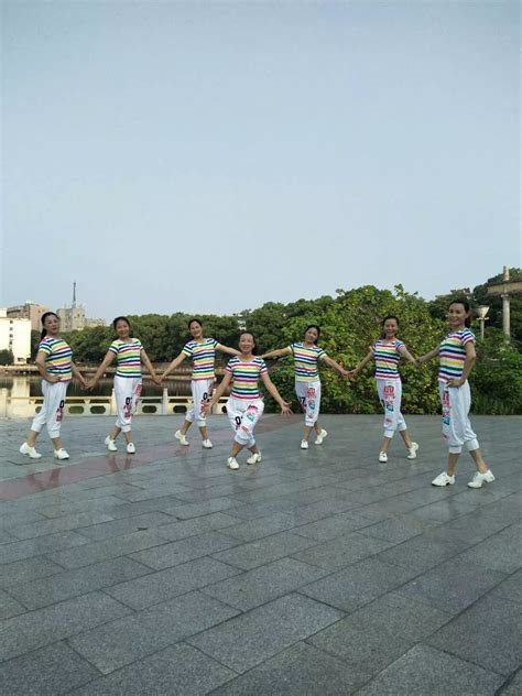 【青春无极限】江西仙女湖之恋广场舞队《超级舞林》《康定情人》