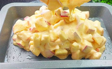 Яблочный пирог тает во рту словно сделан из крема Даем рецепт теста которое само превращается