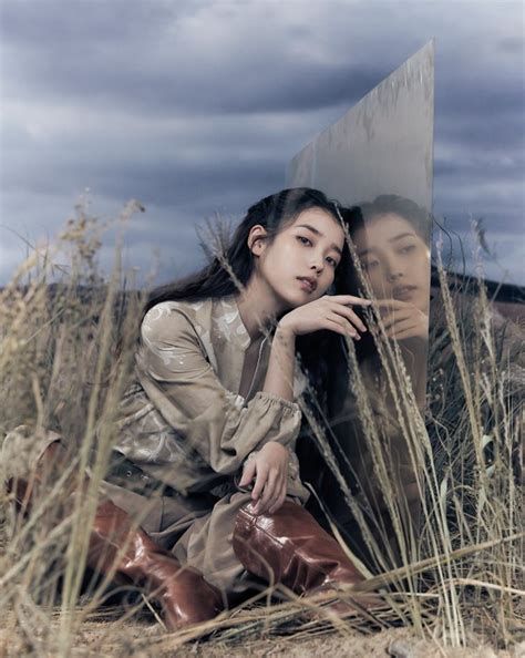 포토 아이유가 왕좌의 게임 섹스 앤 더 시티 주인공으로 변신했다