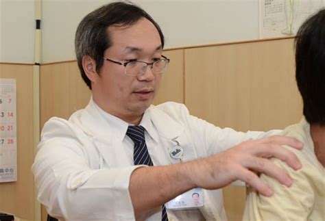 長期彎腰嚴重駝背，害椎骨變形壓迫腸胃！「兩階段經截骨手術」助挺直腰桿 華人健康網 專業即時優質的健康新聞及資訊分享平台業即時優質的健康