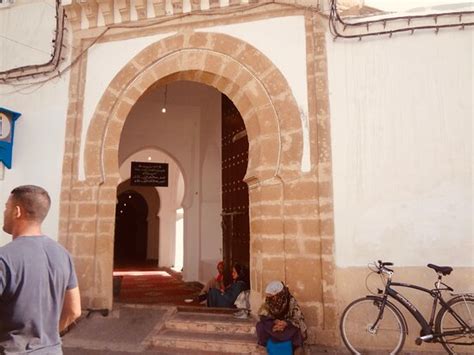 مسجد بن يوسف المسافرون