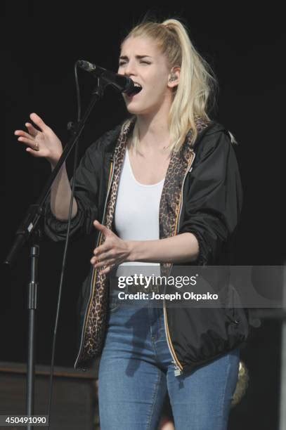 Hannah Reid Photos And Premium High Res Pictures Getty Images