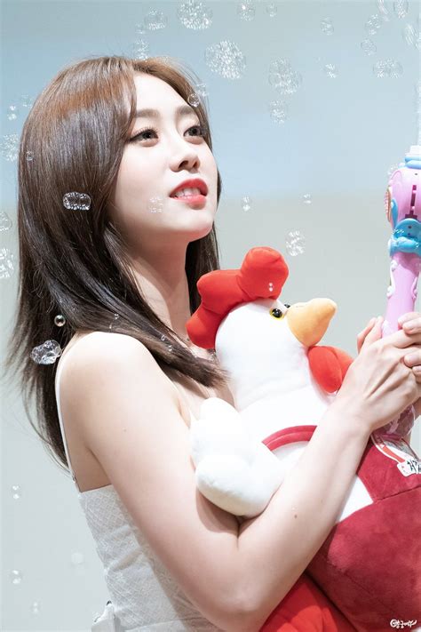 처갓집 양념치킨 인형 선물받은 러블리즈 서지수 인스티즈 instiz 이슈 카테고리