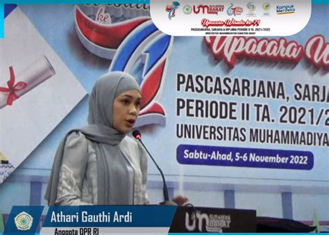 Anggota Dpr Ri Athari Gauthi Ardi Gelorakan Semangat Wisudawan Um Sumatera Barat Ke 71