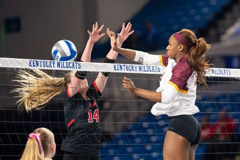 Minnesota Volleyball Gophers Defeat Western Kentucky 3 1 In Ncaas
