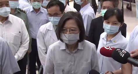 探視九鵬基地火藥閃燃遭炸4人 蔡英文：國家會負責所有照顧