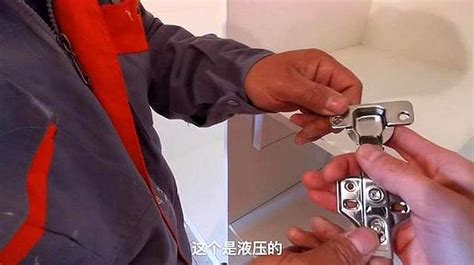 缓冲铰链10块钱1个，网购比实体店划算，衣柜更多功能就靠五金件家居家装好看视频