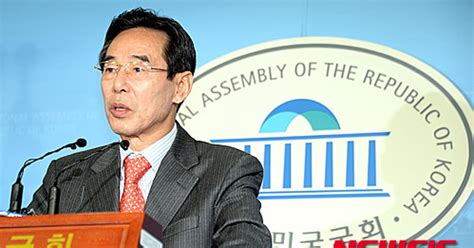 공천심사발표하는 홍창선 공관위원장