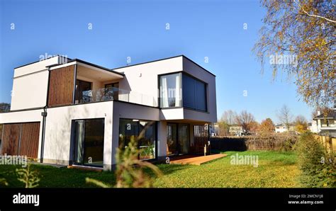 Cubist Architecture Cozy And Modern House With Garage And Cobblestone Driveway Modern