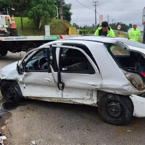 Motorista Fica Preso às Ferragens De Carro Após Grave Acidente Em Ponta