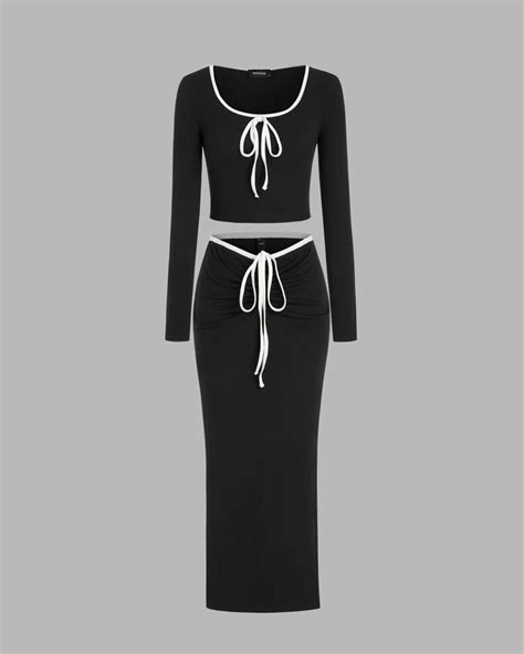 Contrasting Binding Crop Top And Piping Knitted Ruched Maxi Skirt