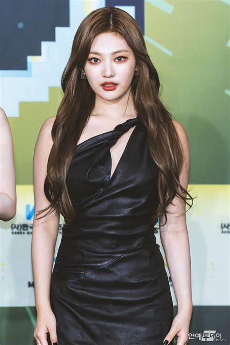 Pin By Galaxy On Ning Ning Beautiful Hijab Womens Hairstyles Women