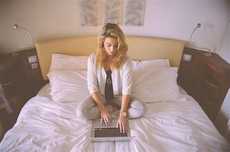 40 000 Free Woman Computer Computer Images Pixabay