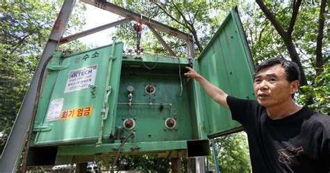 대북풍선 수소가스 탱크로리 설명하는 이민복 단장