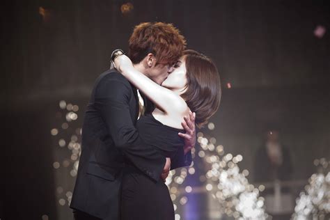 Kang Ji Hwan And Sung Yu Ri Kiss On The Runway Hancinema The