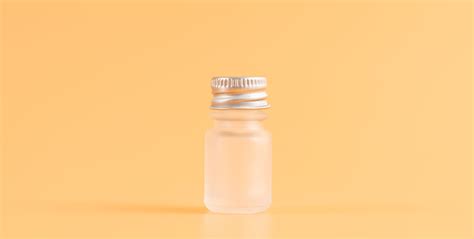 약 병 배치 오렌지 배경에 모형을위한 빈 라벨 패키지 천연 미용 제품의 개념 0명에 대한 스톡 사진 및 기타 이미지 0명