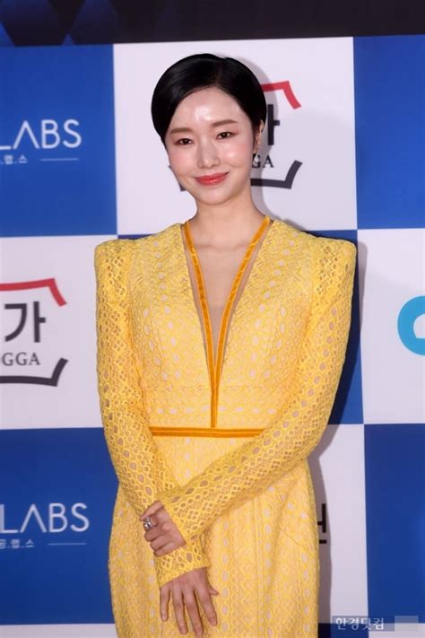 [포토] 이정현 노란 병아리같은 드레스 청룡영화상 네이트 연예
