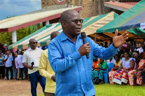 Région De Lagneby Tiassa Le Ministre Pierre Dimba Prône La Paix Dans
