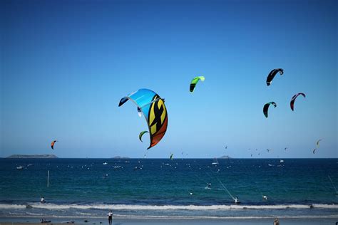 무료 이미지 바닷가 바다 대양 바람 익스트림 스포츠 장난감 카이트 서핑 수상 스포츠 지구의 분위기 윈드 스포츠 연 스포츠 개인 스포츠