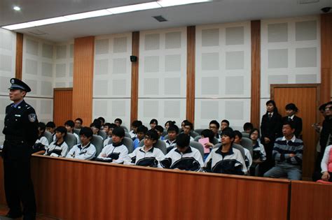 宝安法院与中学联合组织学生参观青少年法制教育基地 工作动态 深圳市宝安区人民法院