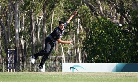 Rahman Hekmat Bowls Legspin