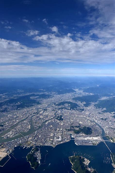 ヒロシマの空白 証しを残す 街覆う原子雲・煙 米機撮影 投下4時間後 サミット主会場候補 元宇品上空（2023広島サミット） 中国新聞