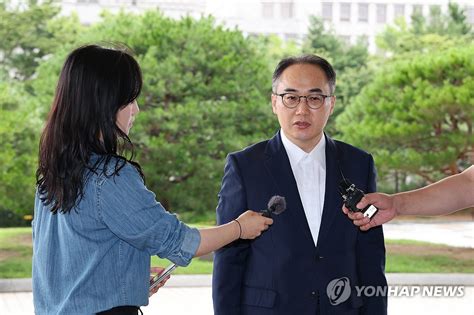 취재진 질문에 답하는 이원석 검찰총장 연합뉴스