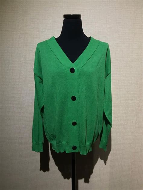 옷방정리중 새상품 금장단추 포인트~그린 브이넥 가디건 헬로마켓