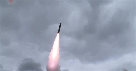 北 미 전략핵잠수함 겨냥했나새벽에 미사일 기습발사