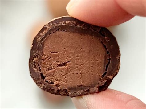 濃厚チョコに「食べたら飛んだ」【ファミマ】5粒で幸せになれるスイーツ♡ ファミマのこれ注目！ママテナピックアップ ママテナ