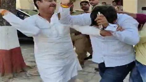 अमेठी के सपा विधायक राकेश सिंह के समर्थन में आम आदमी पार्टी के सांसद