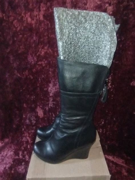 Нові класні шкіряні чоботи на танкетці 39 40р — ціна 450 грн у каталозі Чоботи Купити жіночі