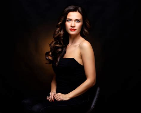 K Brown Haired Sitting Glance Hd Wallpaper Rare Gallery