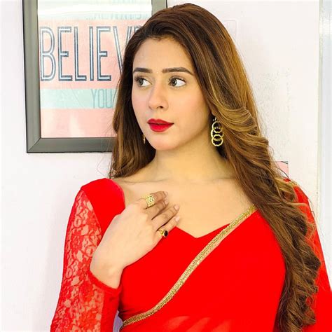 Beautiful Hiba Nawab Hd Wallpaper Photos Images