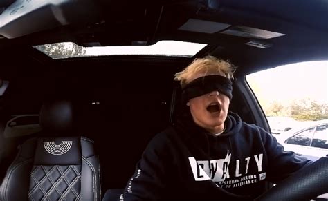 Drivesmart ‘bird Box Challenge El Reto De Conducir A Ciegas