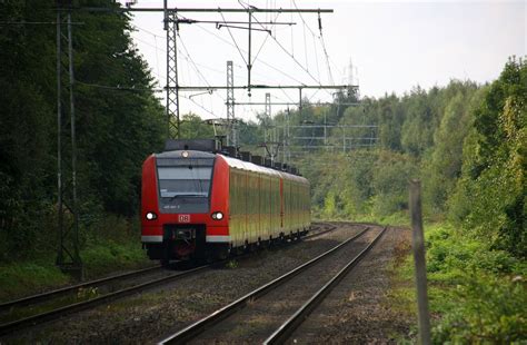 Der RE8 kommt aus Mönchengladbach-Hbf nach Koblenz-Hbf und kommt aus ...
