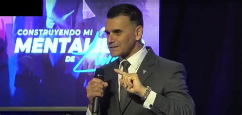 Revive tu sueño El valor de empezar de nuevo por José Bobadilla