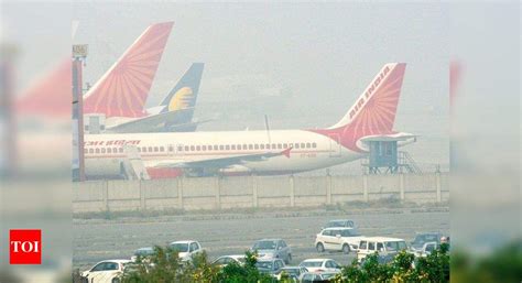 Delhi Weather Today 530 Flights Delayed 20 Diverted 4 Cancelled Due
